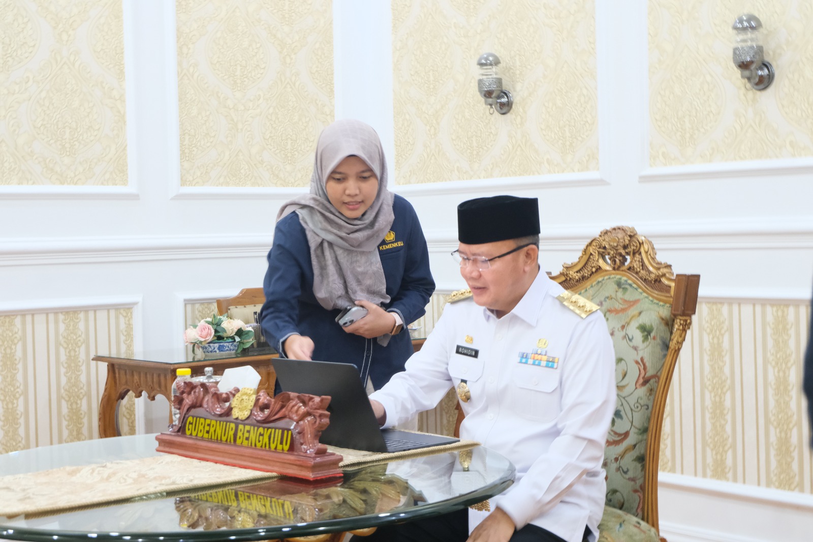 KPP Bengkulu Satu Adakan Asistensi Lapor SPT bersama Gubernur | Direktorat Jenderal Pajak